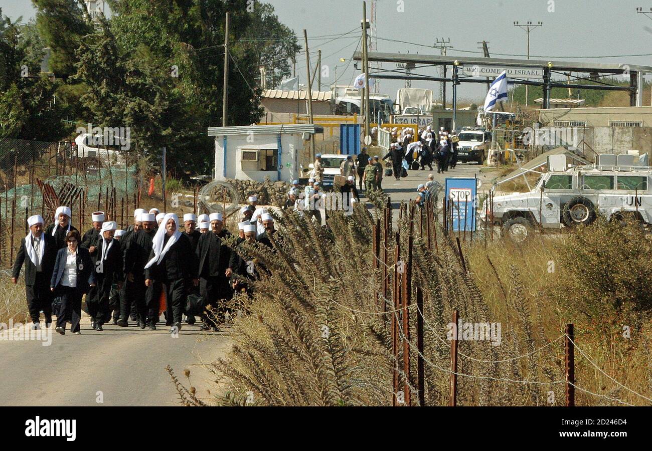 Syria international red cross hi-res stock photography and images - Alamy