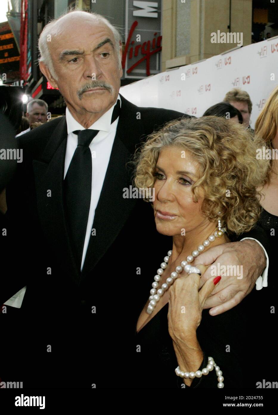 Sir sean connery wife micheline hi-res stock photography and images - Alamy