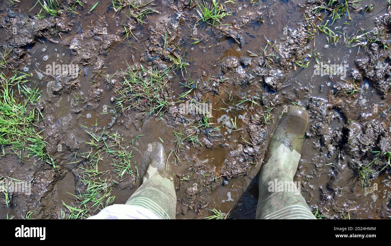 Sexy muddy and messy boots quicksand visuals - sustainableascse