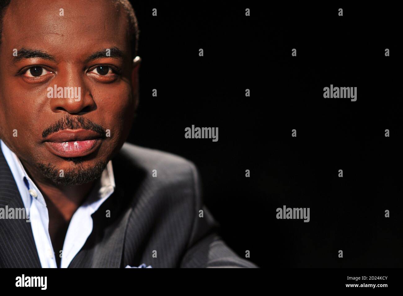 Levar burton portrait hi-res stock photography and images - Alamy