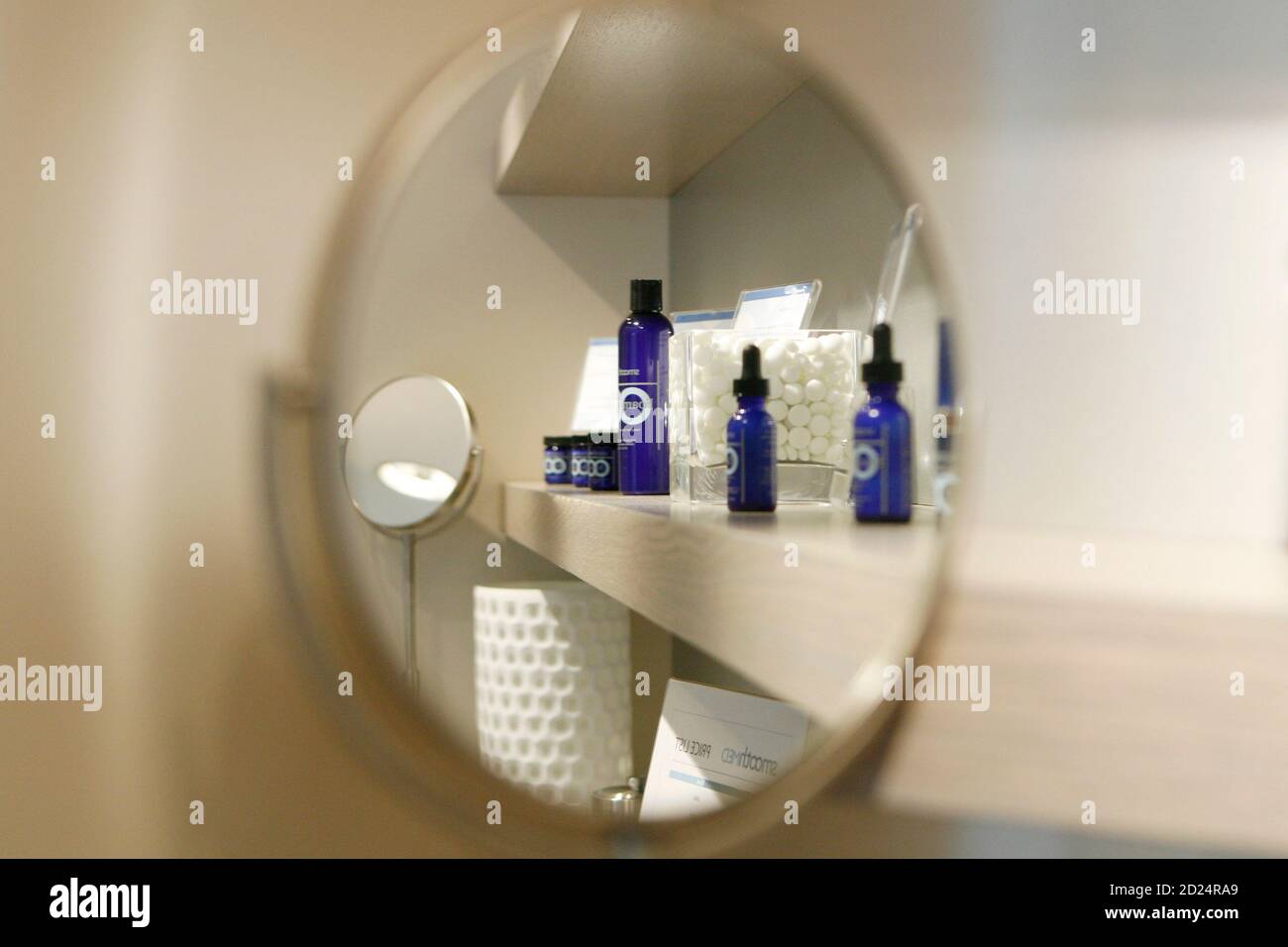 Topic salon hi-res stock photography and images - Alamy