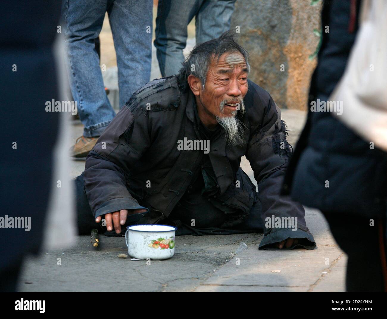 Chinese beggar temple hi-res stock photography and images - Alamy