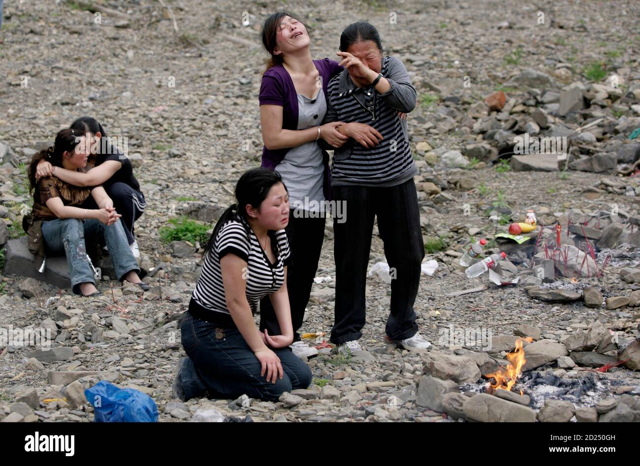 Sichuan earthquake crying hi-res stock photography and images - Alamy