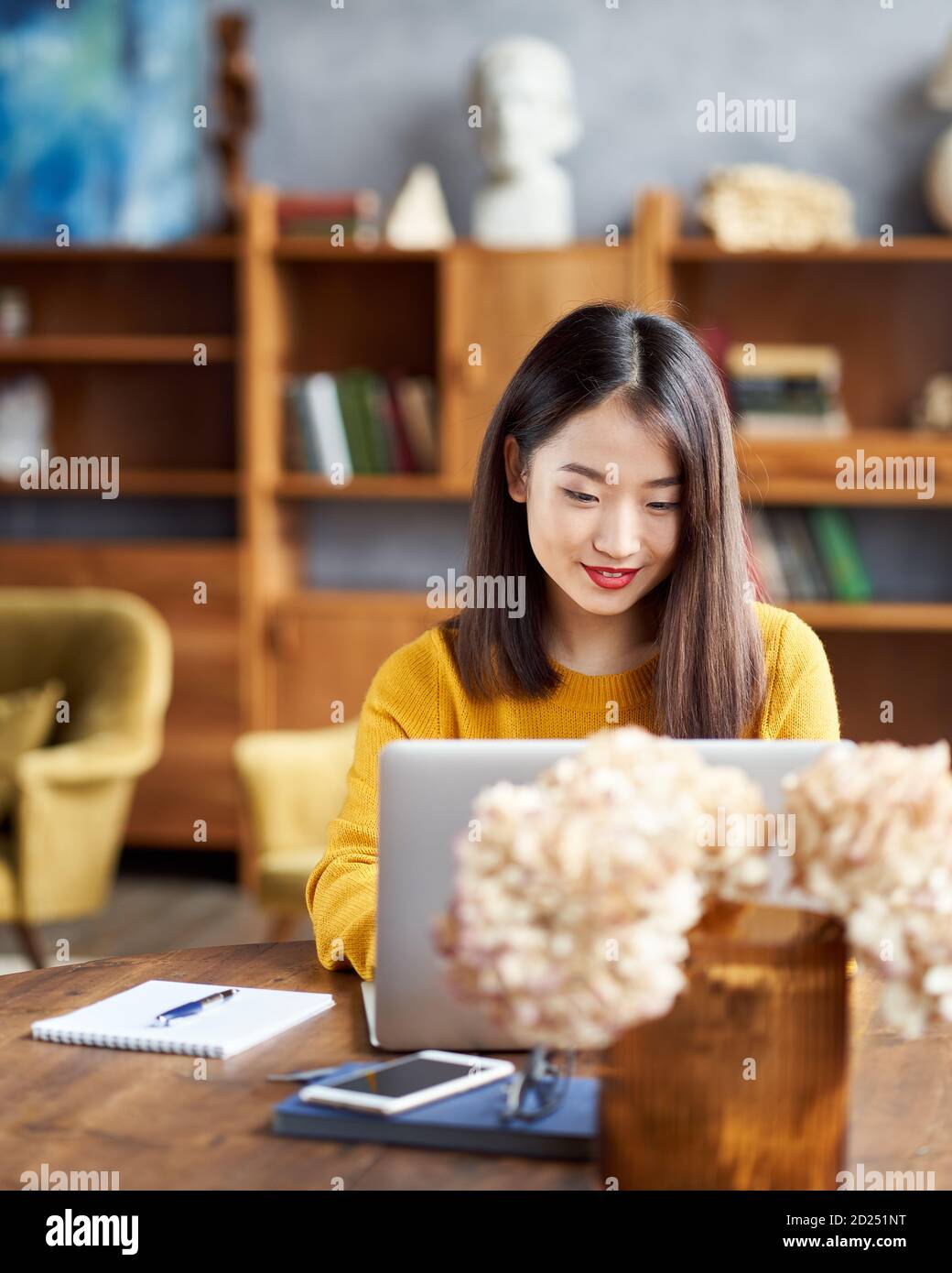 Lady working on computer hi-res stock photography and images - Alamy