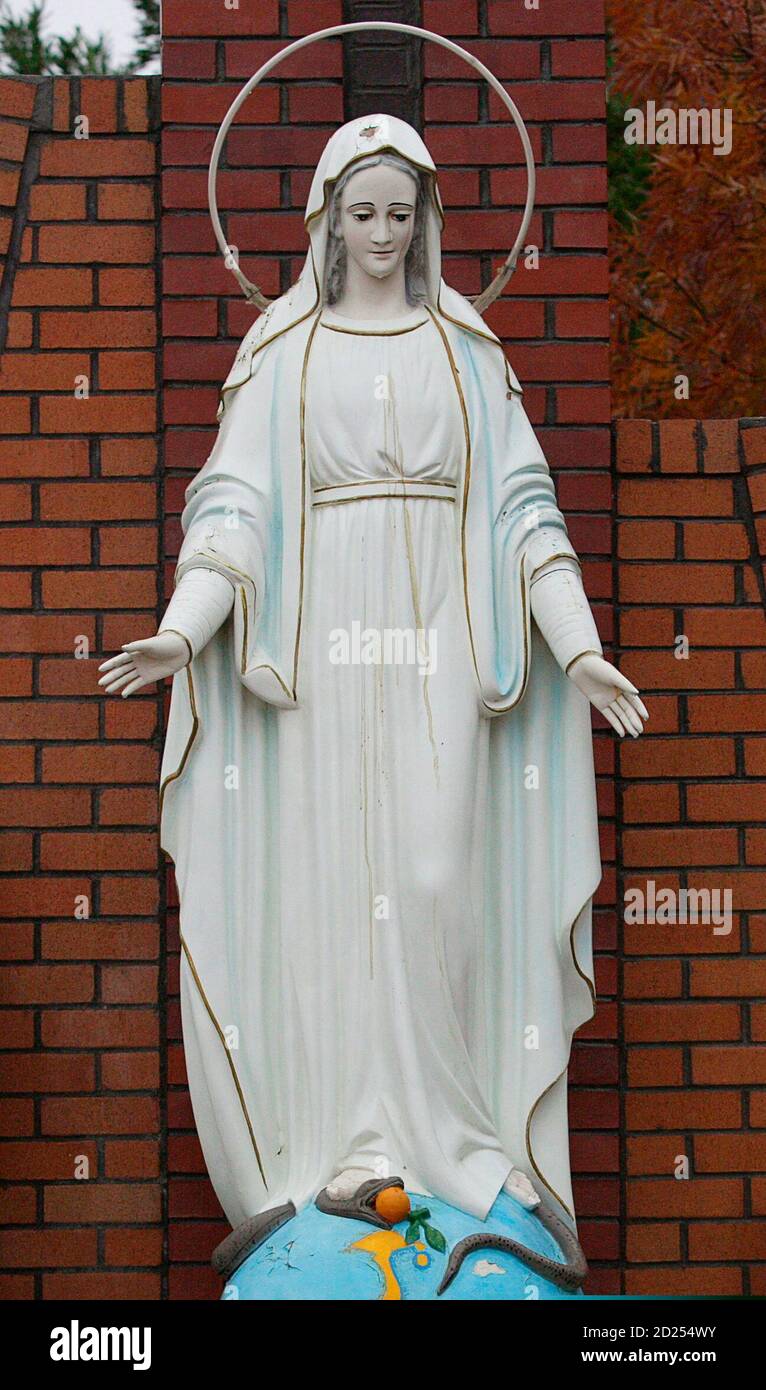 Statue tears of blood hi-res stock photography and images - Alamy