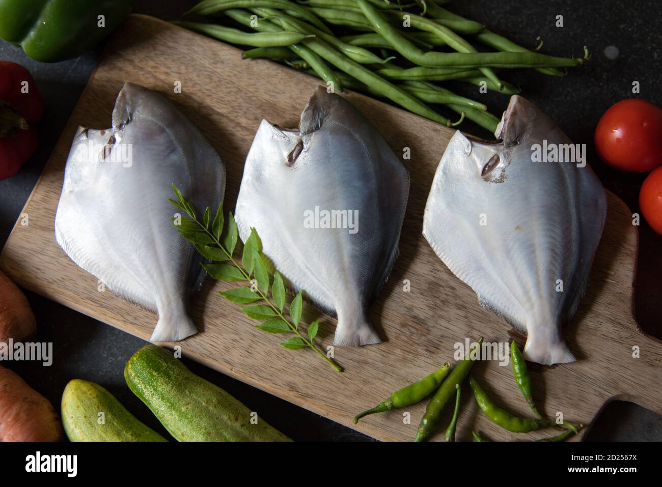 Silver pomfret fish hi-res stock photography and images - Alamy