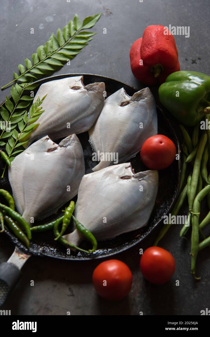 Top view of raw pomfret fish in a pan Stock Photo - Alamy