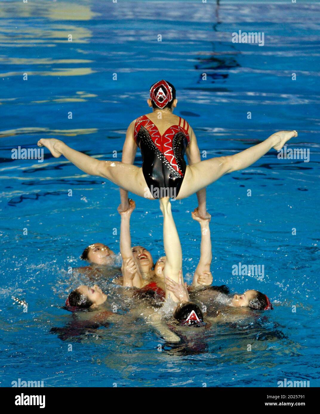 Chinese team in synchronized swimming hi-res stock photography and ...
