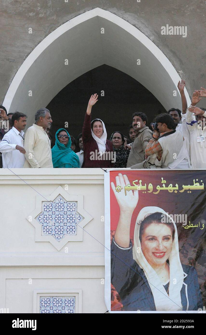 Assassination of benazir bhutto hi-res stock photography and images - Alamy