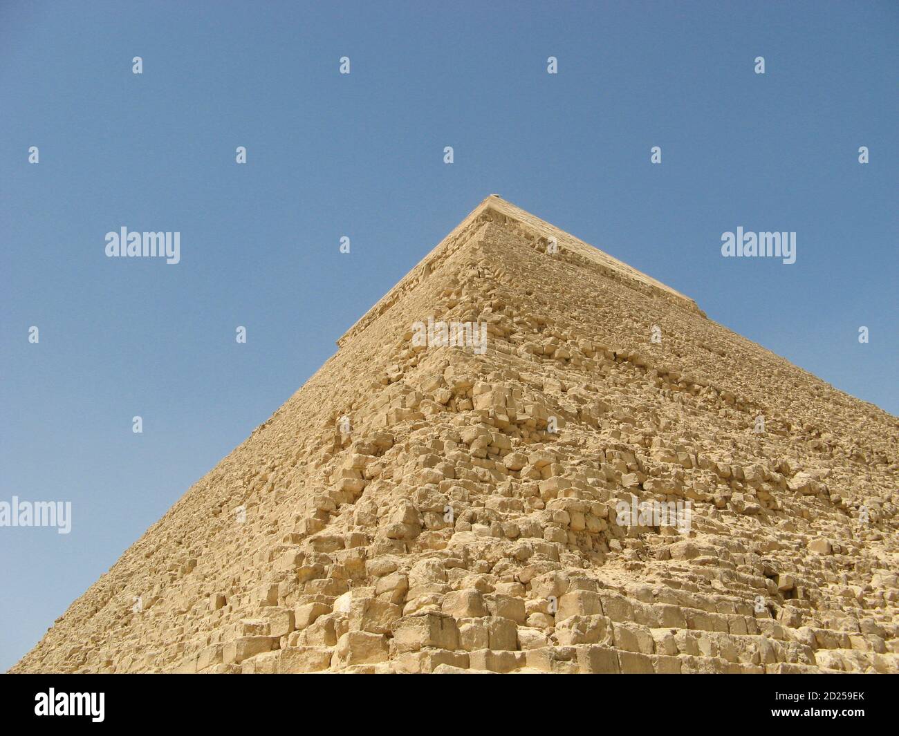Looking along a leading edge at the Great Pyramid of Giza Stock Photo ...