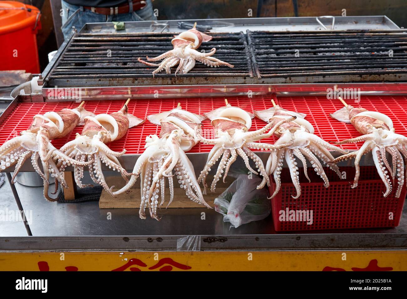 Fried squid on sticks hi-res stock photography and images - Alamy
