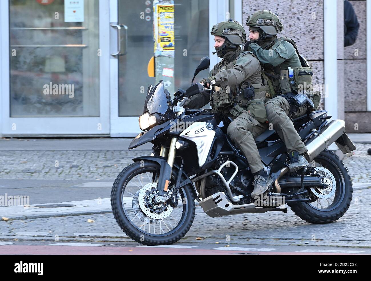 Berlin, Germany. 06th Oct, 2020. Police forces come on a motorcycle to ...