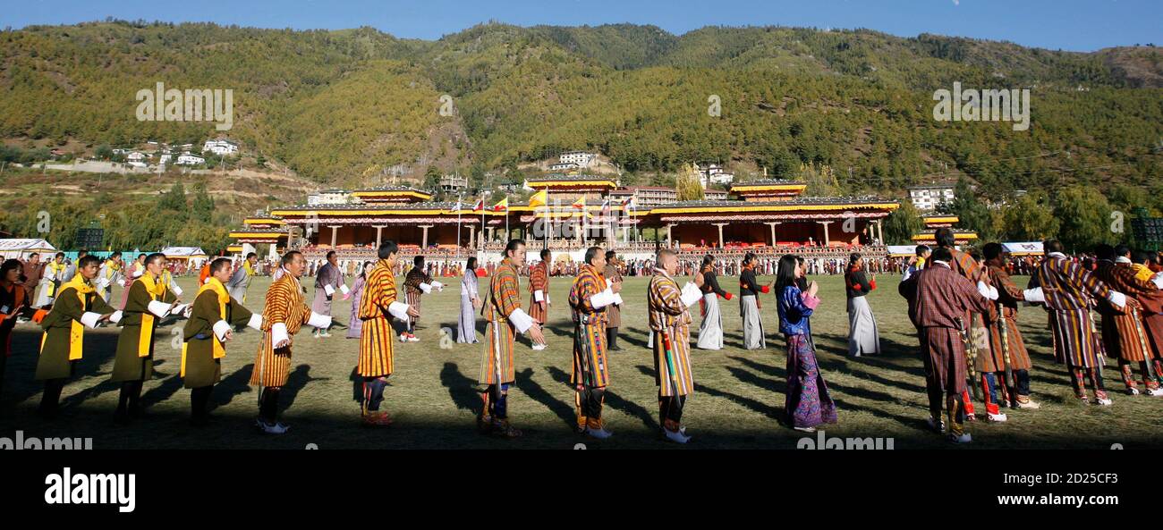 Peoples of bhutan hi-res stock photography and images - Alamy