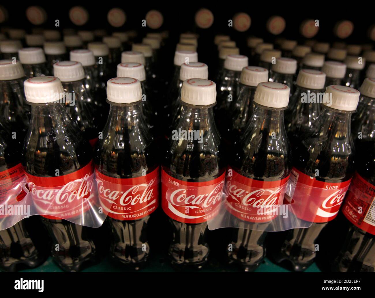 Used soft drink bottles hi-res stock photography and images - Alamy