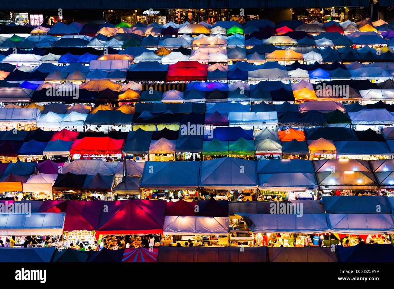 Rot Fai Market Ratchada in Bangkok Stock Photo - Alamy
