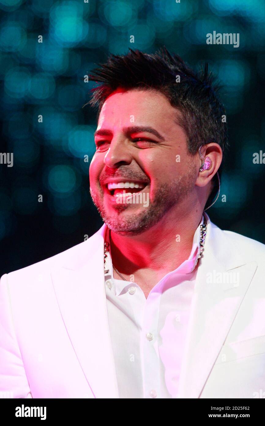 Singer of salsa hi-res stock photography and images - Alamy