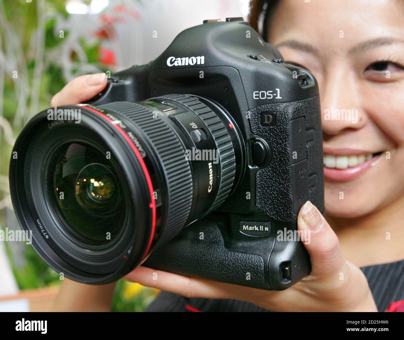 Canon eos 500 camera hi-res stock photography and images - Alamy