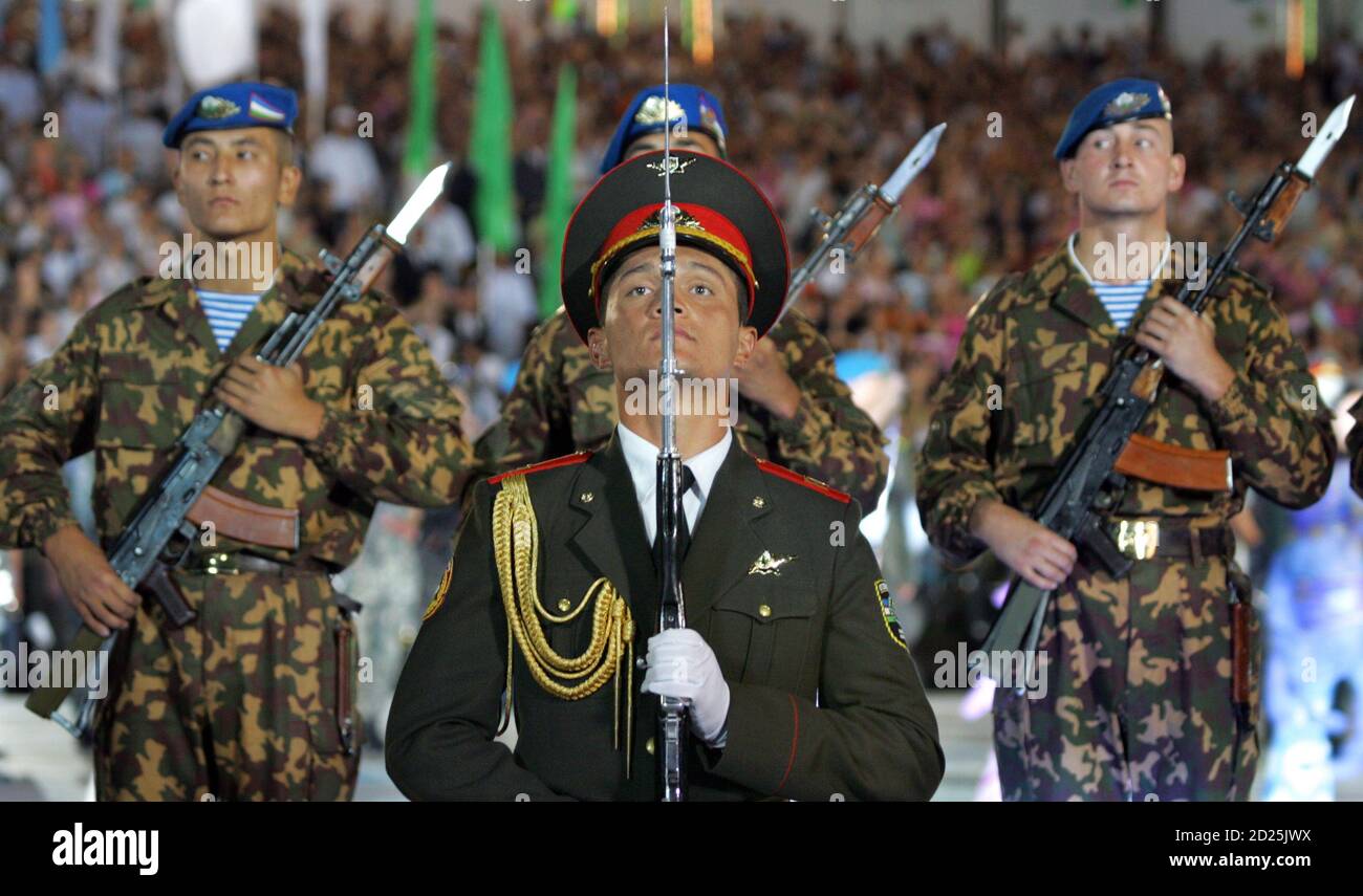 Uzbekistan soldiers hi-res stock photography and images - Alamy