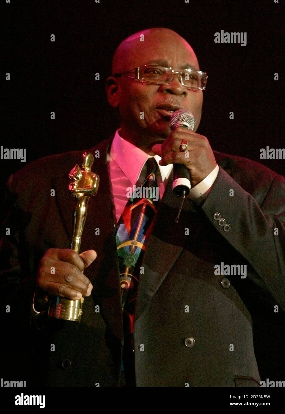 The mighty sparrow hi-res stock photography and images - Alamy