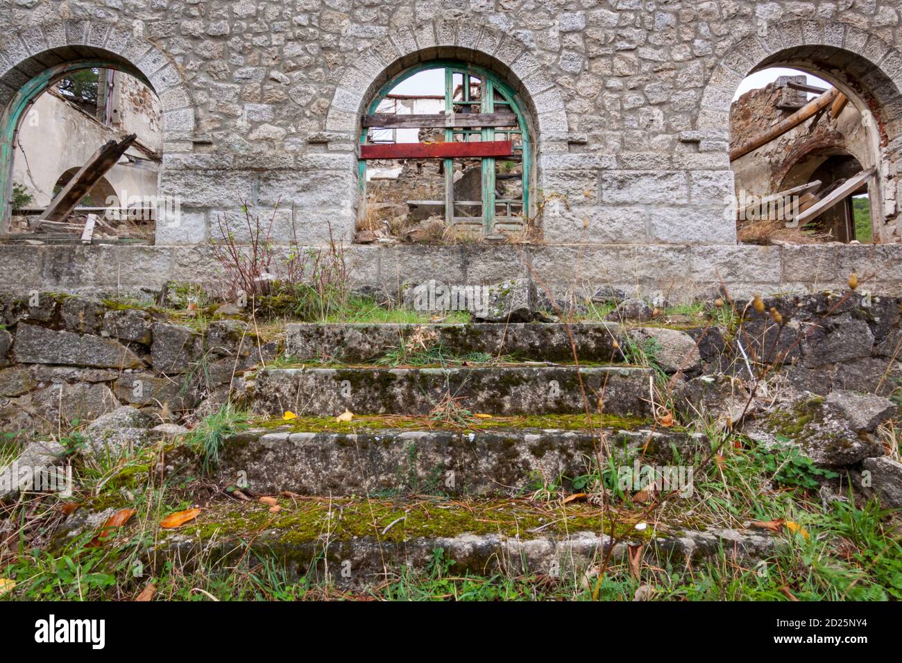 Collapsed stairs hi-res stock photography and images - Alamy