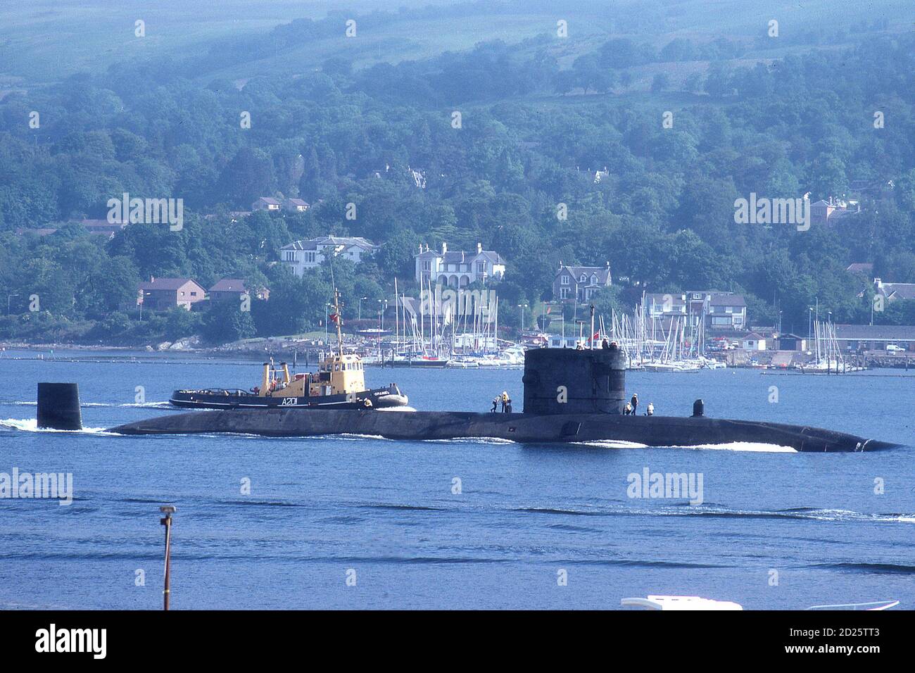 ROYAL NAVY TRAFALGAR CLASS NUCLEAR POWERED SUBMARINE LEAVING CLYDE ...
