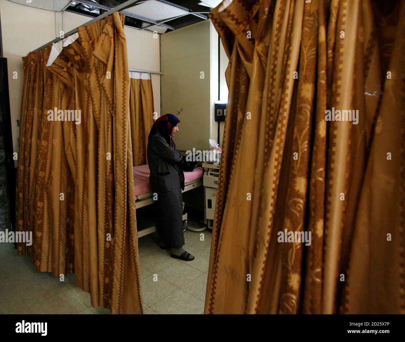 Iraq hospital facilities hi-res stock photography and images - Alamy