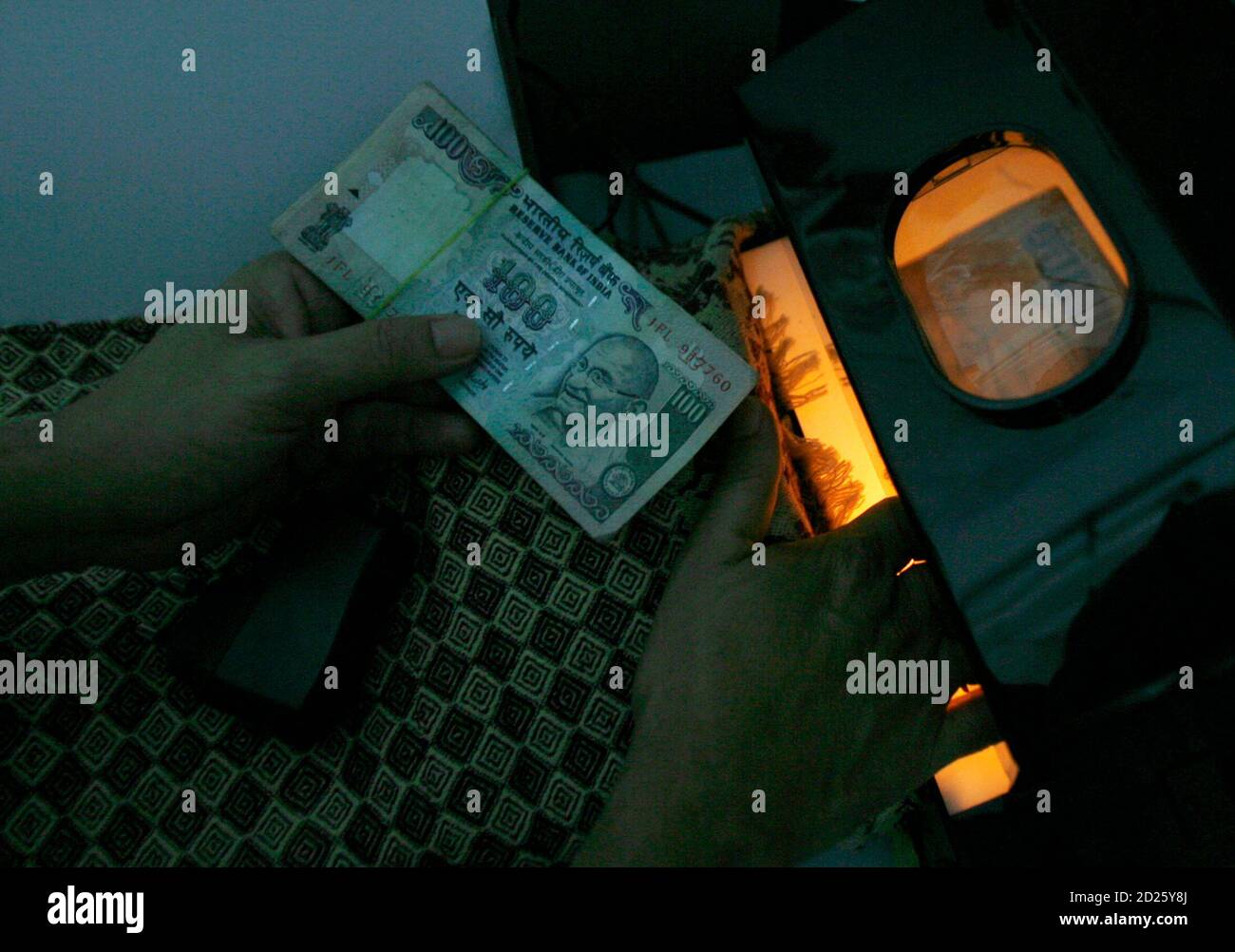 Corporate bond note hi-res stock photography and images - Alamy