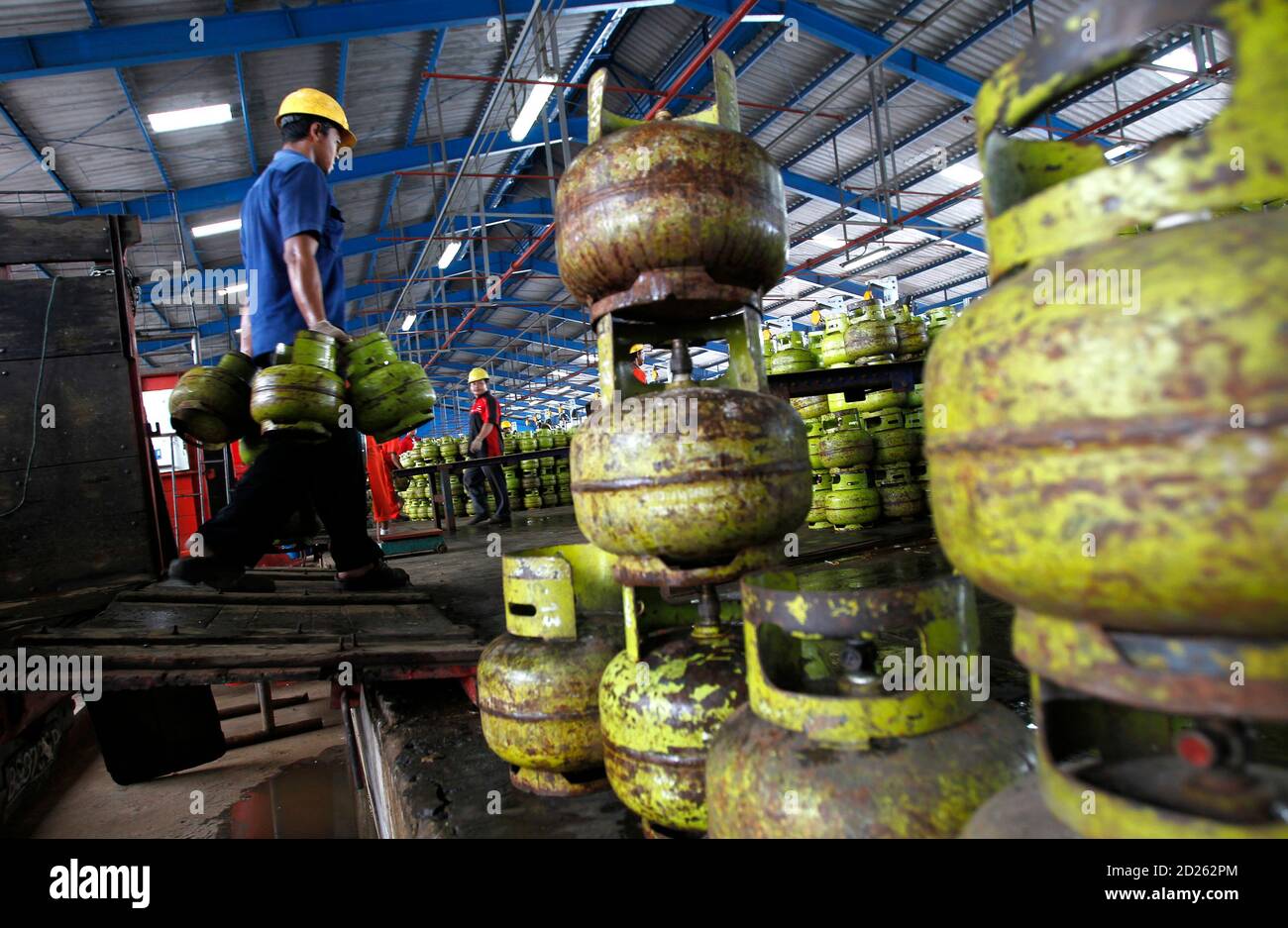 Lpg filling station hi-res stock photography and images - Alamy