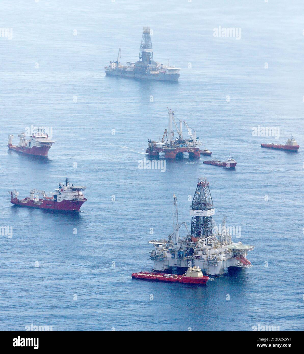 Oil spill response vessels hi-res stock photography and images - Alamy