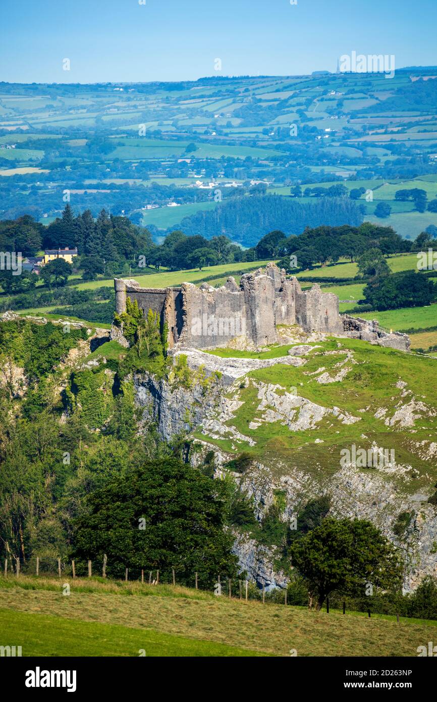 High medieval hilltop castle hi-res stock photography and images - Alamy
