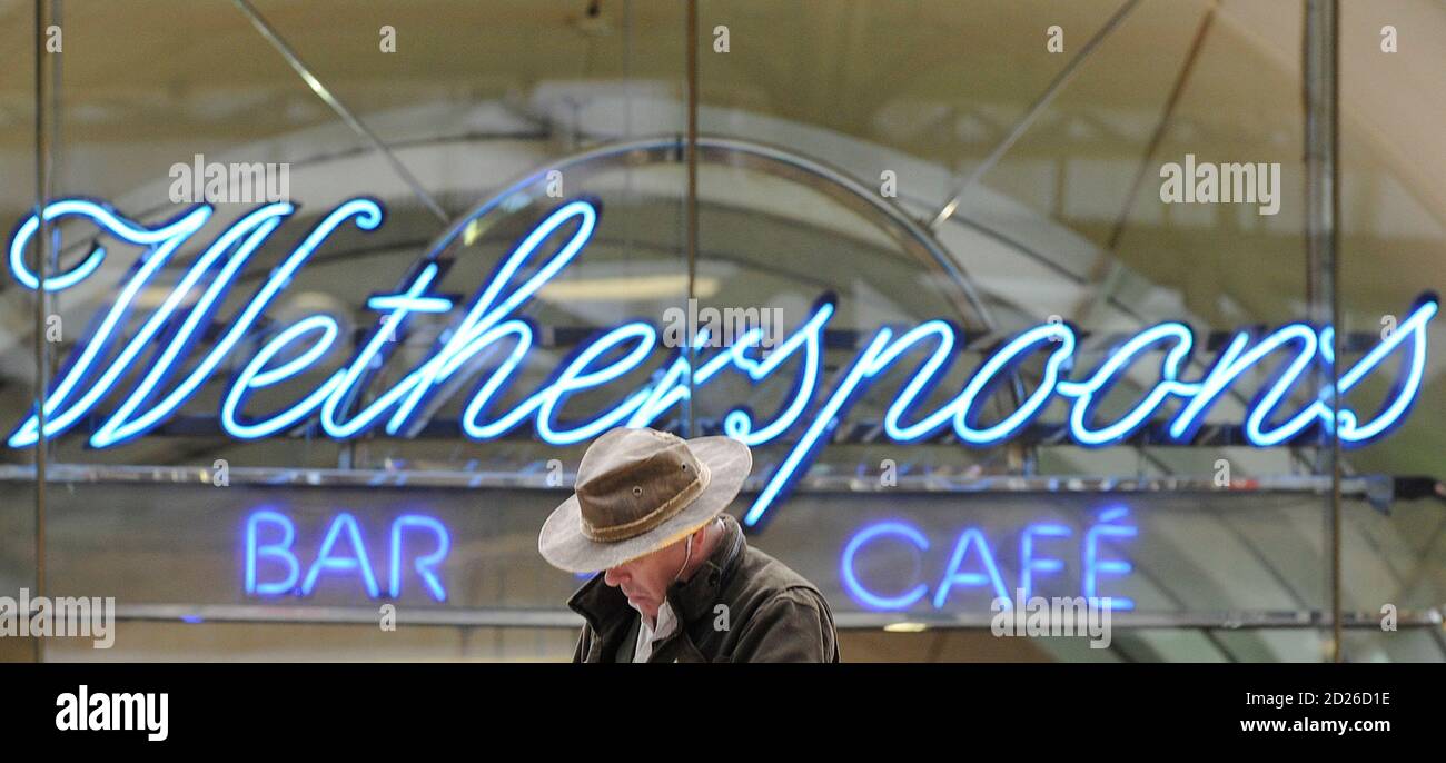 Wetherspoons logo wetherspoon logo hi-res stock photography and images ...