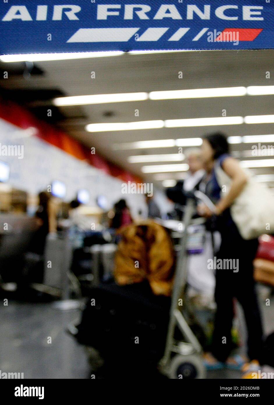 Plane check in desk hi-res stock photography and images - Alamy