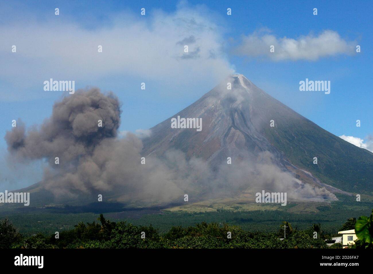 Mayon ash ash hi-res stock photography and images - Alamy