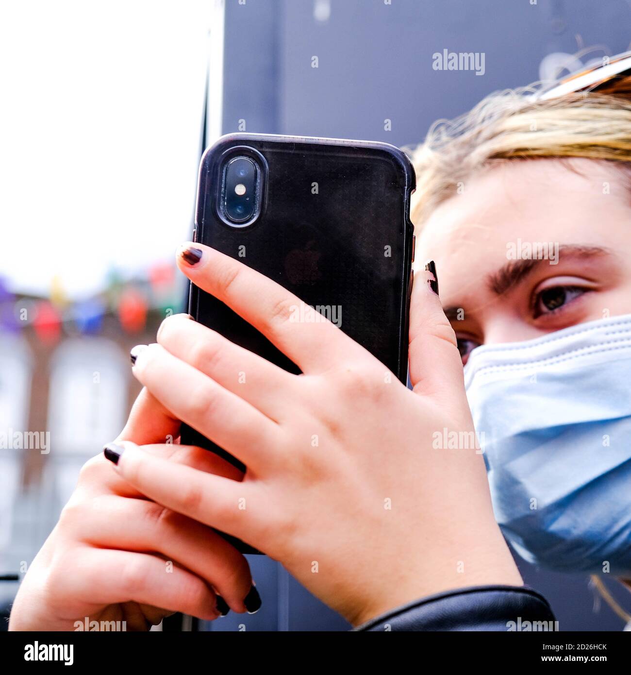 Business smartphone vista hi-res stock photography and images - Alamy