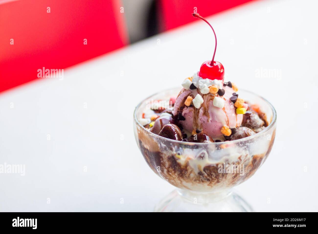 Ice cream sundaes hi-res stock photography and images - Alamy