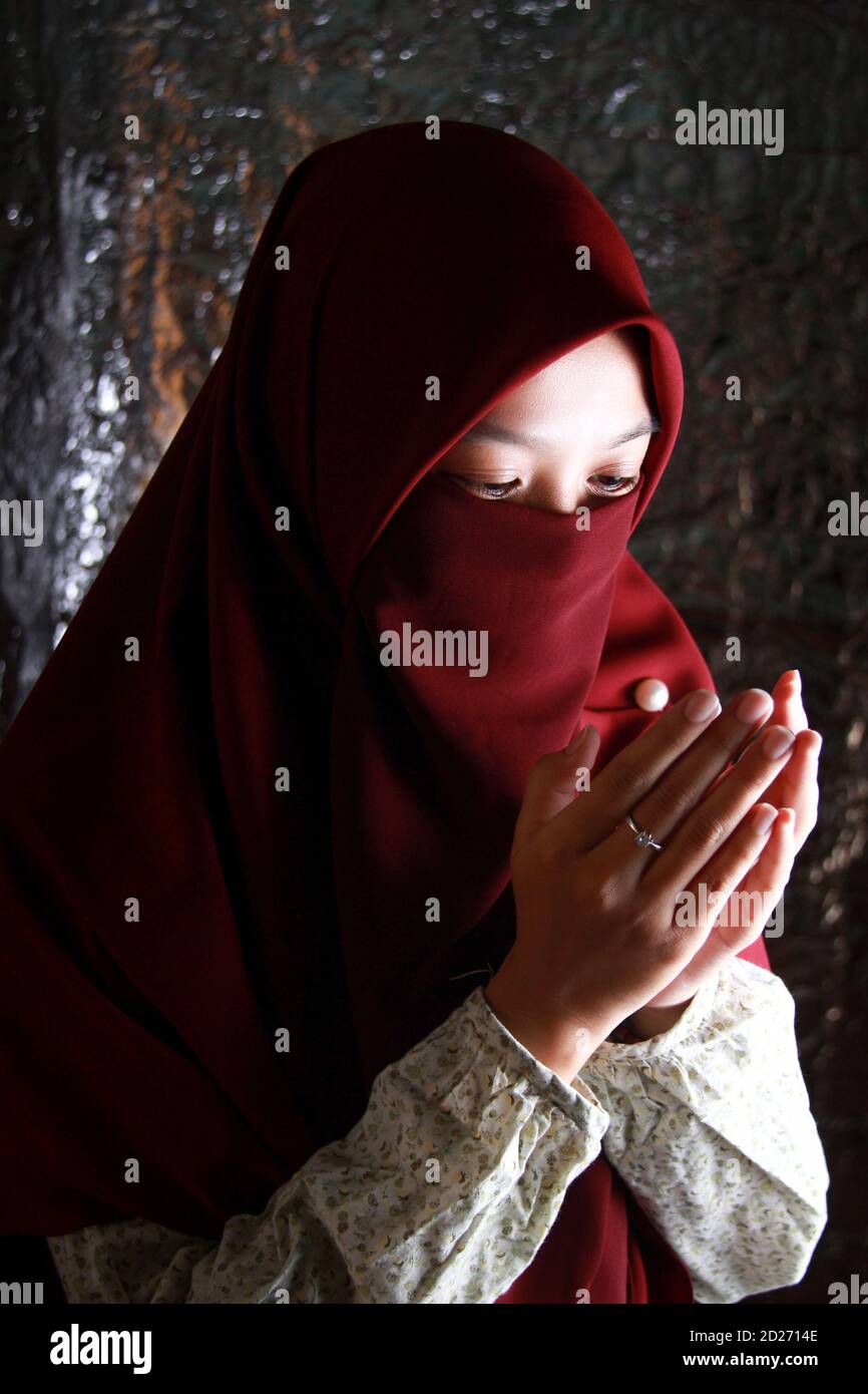 Muslim model hi-res stock photography and images - Alamy