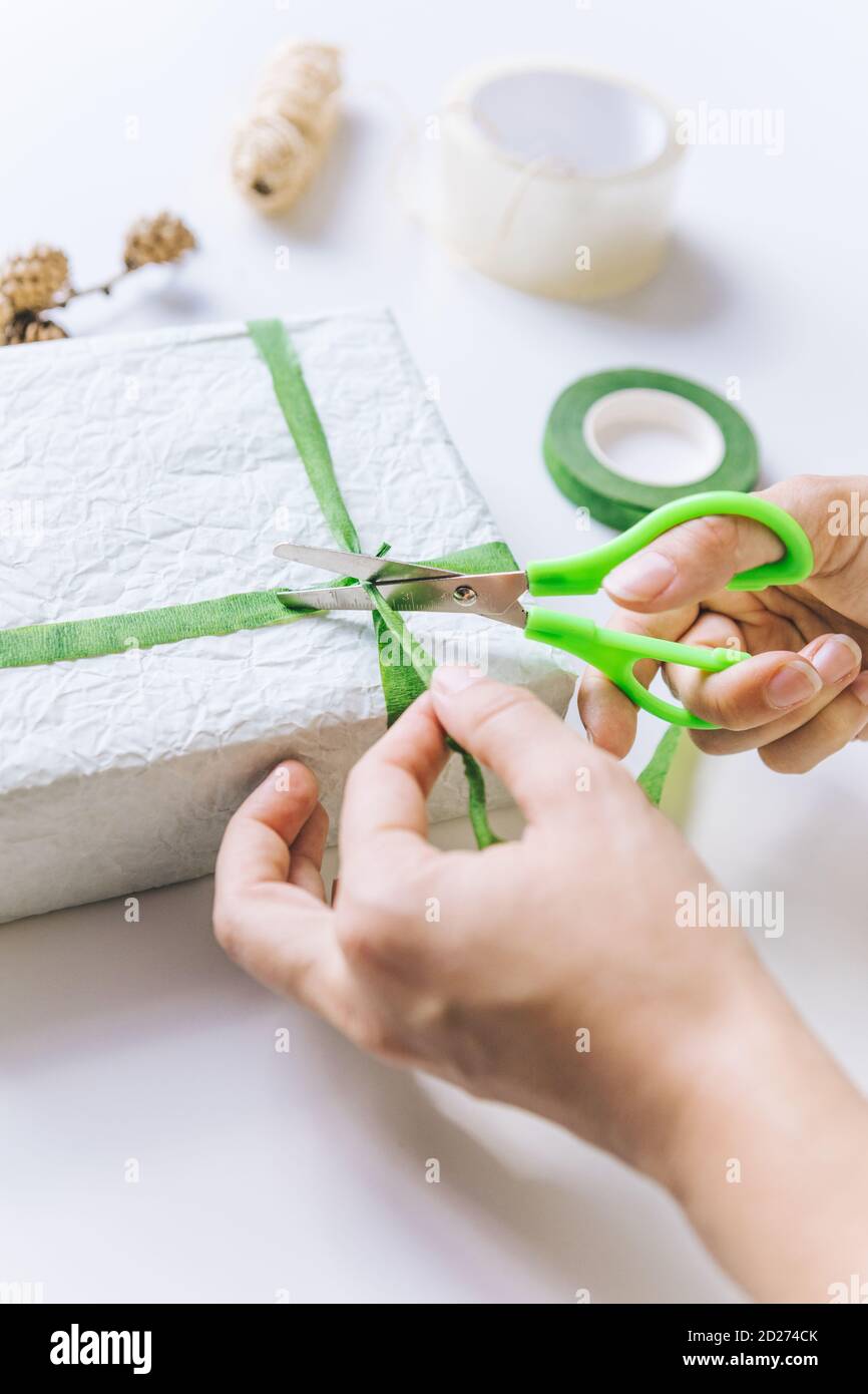 packing gift box with wrapping paper Stock Photo - Alamy
