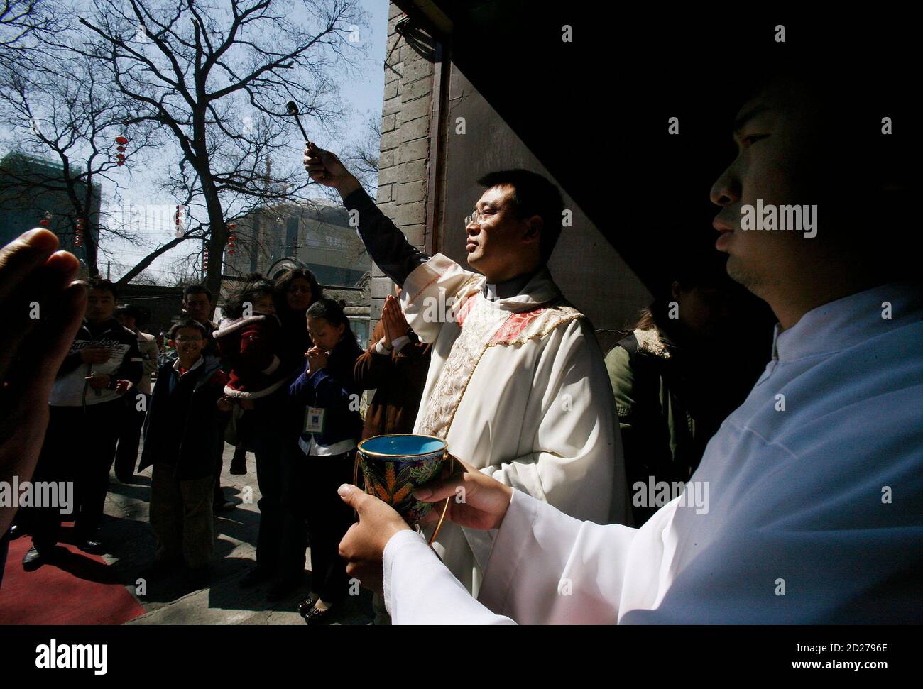 Catholic priest sprinkles holy water hi-res stock photography and ...