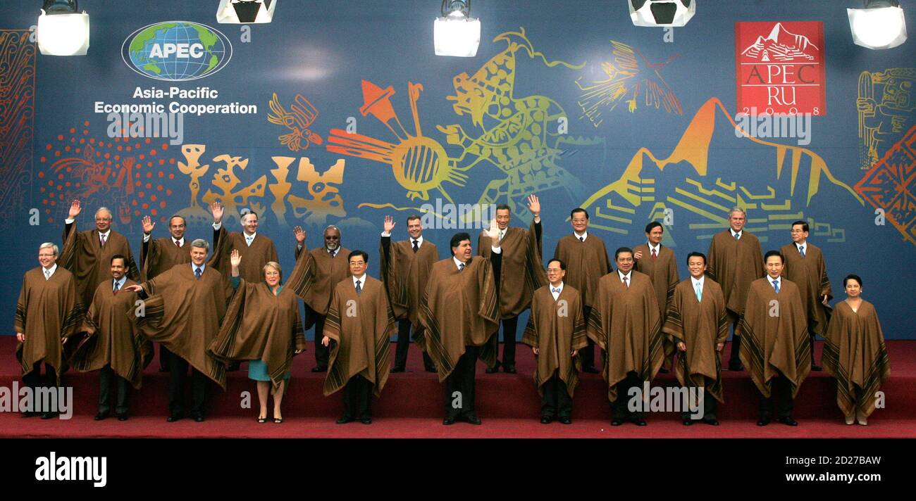 Group photo apec summit lima peru hi-res stock photography and images ...