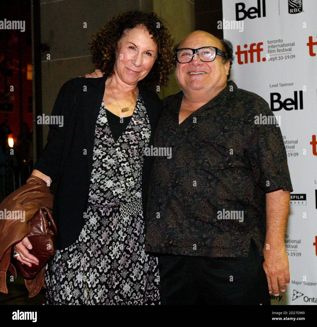 Wife rhea perlman during hi-res stock photography and images - Alamy