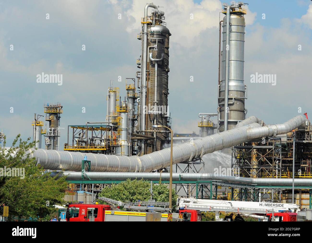 Oil refinery workers uk hi-res stock photography and images - Alamy