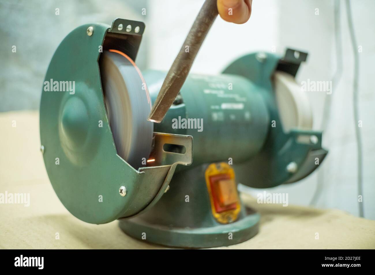 Sharpen Chisels On Grinding Wheel at Nathan Graham blog