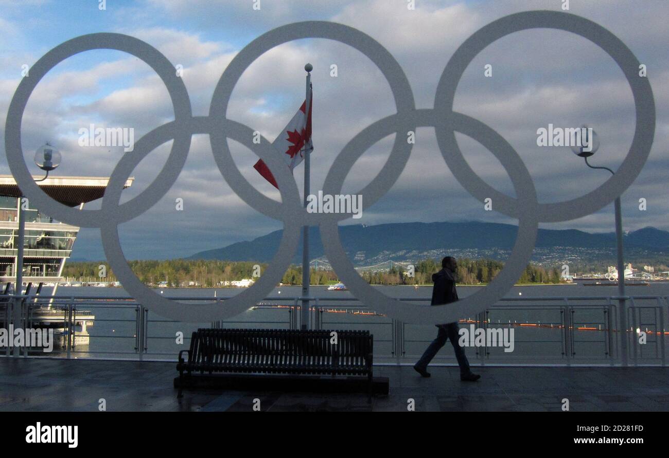 Olympic rings vancouver bc canada hi-res stock photography and images ...