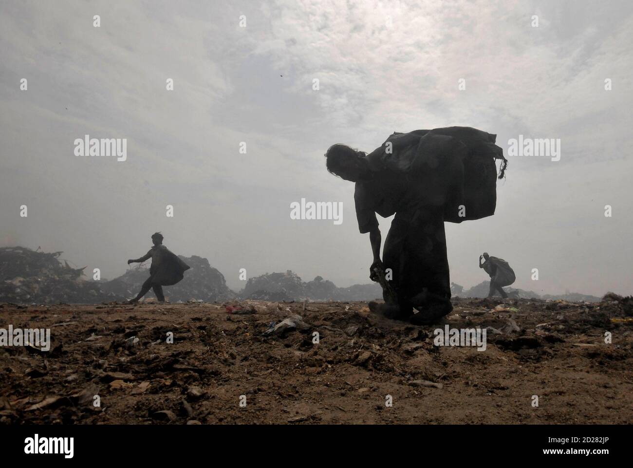 Rag pickers india hi-res stock photography and images - Alamy