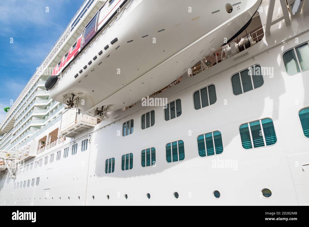 Rows of windows on a large cruise ship Stock Photo - Alamy