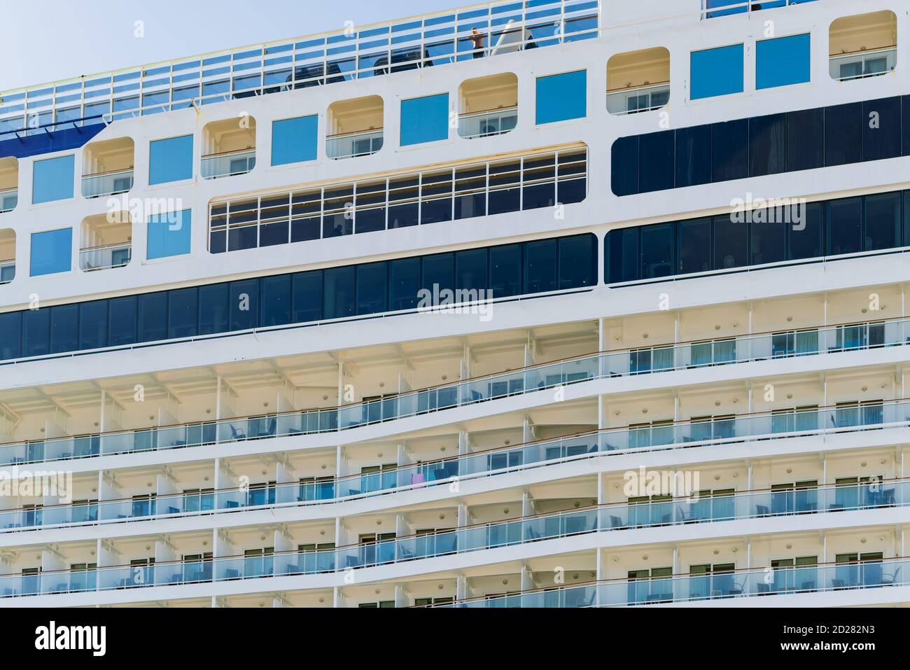 Rows of windows and balconies on a large cruise ship Stock Photo - Alamy