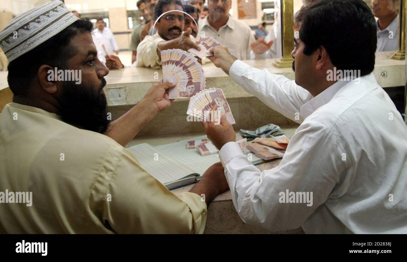 Pakistan rupee note hi-res stock photography and images - Alamy