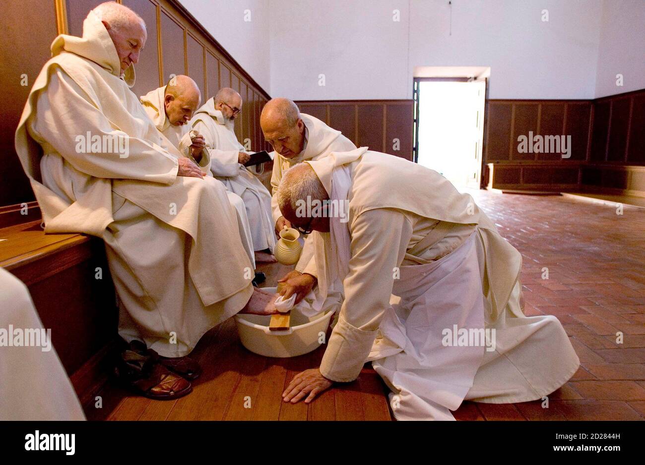 Jesus washes the feet of apostles hi-res stock photography and images ...