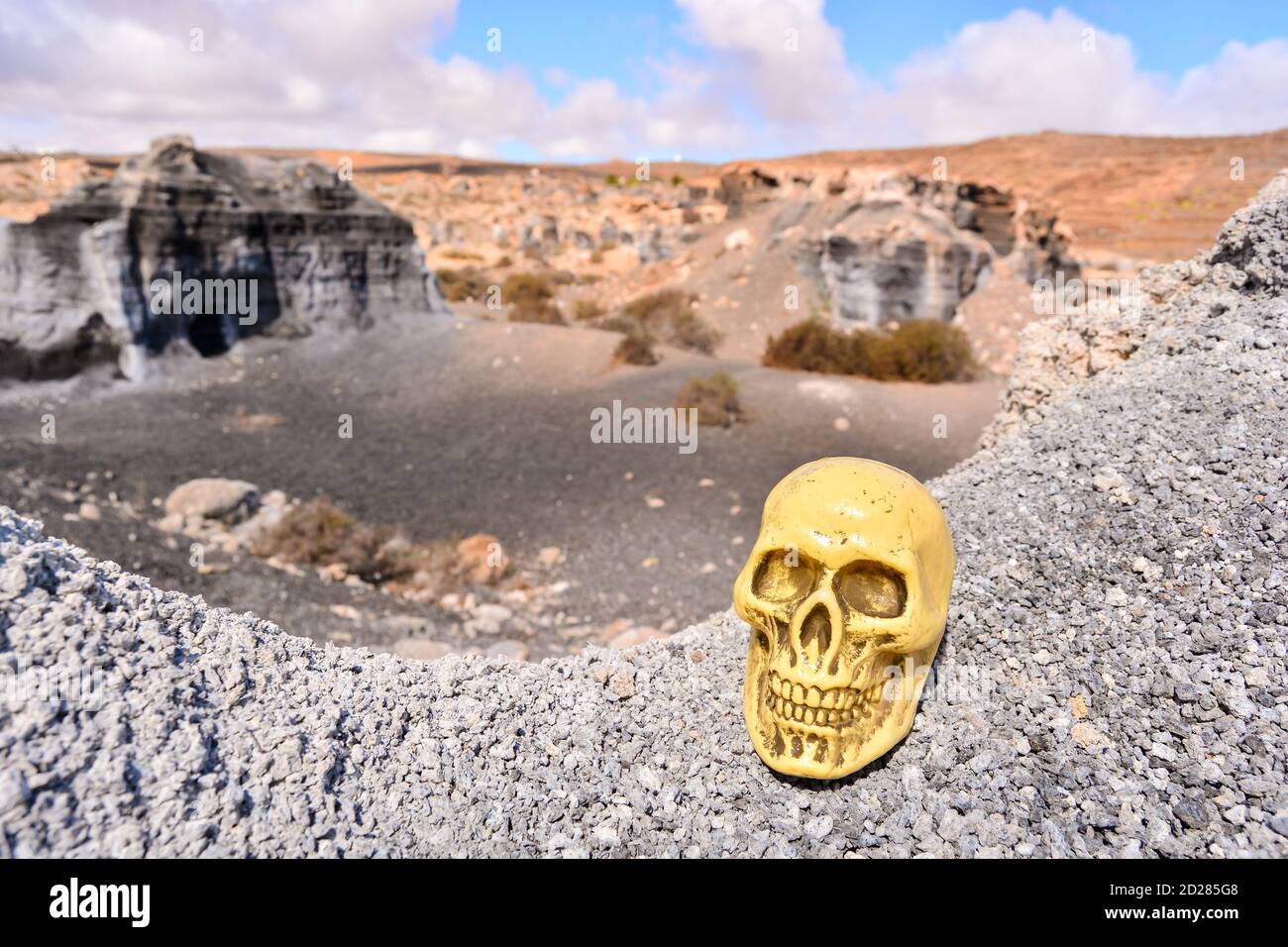Object in the Dry Desert Stock Photo - Alamy