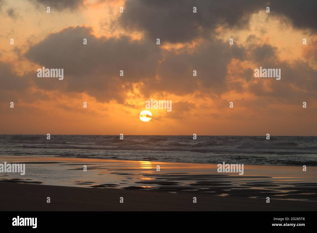 Canon eos 2000d hi-res stock photography and images - Alamy